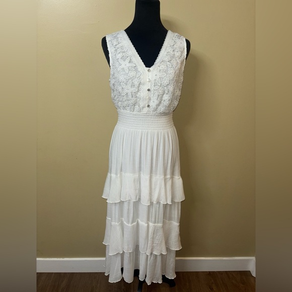 J Gee | Dresses | J Gee White Maxi Dress | Poshmark